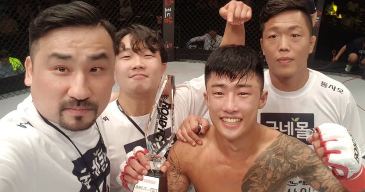 'Cao thủ' Hàn Quốc dùng võ jiu-jitsu cứu người phụ nữ 'thoát chết' trước chó dữ - Tuổi Trẻ Online