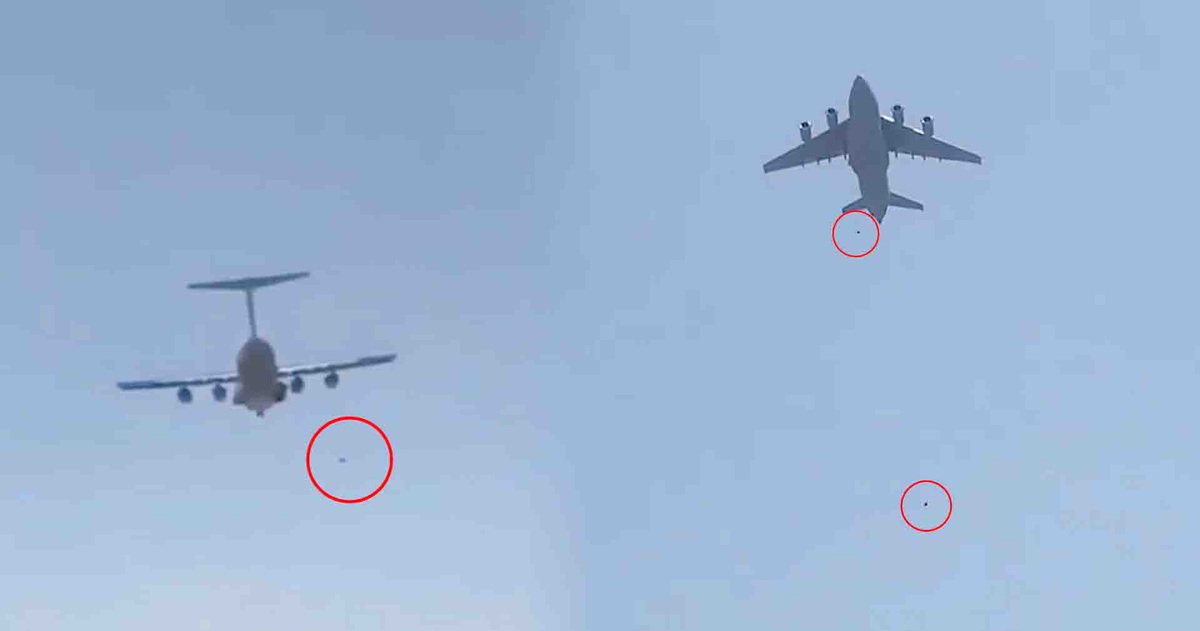 Video: Khoảnh khắc người dân rơi khỏi máy bay ở Afghanistan - Tuổi trẻ ...