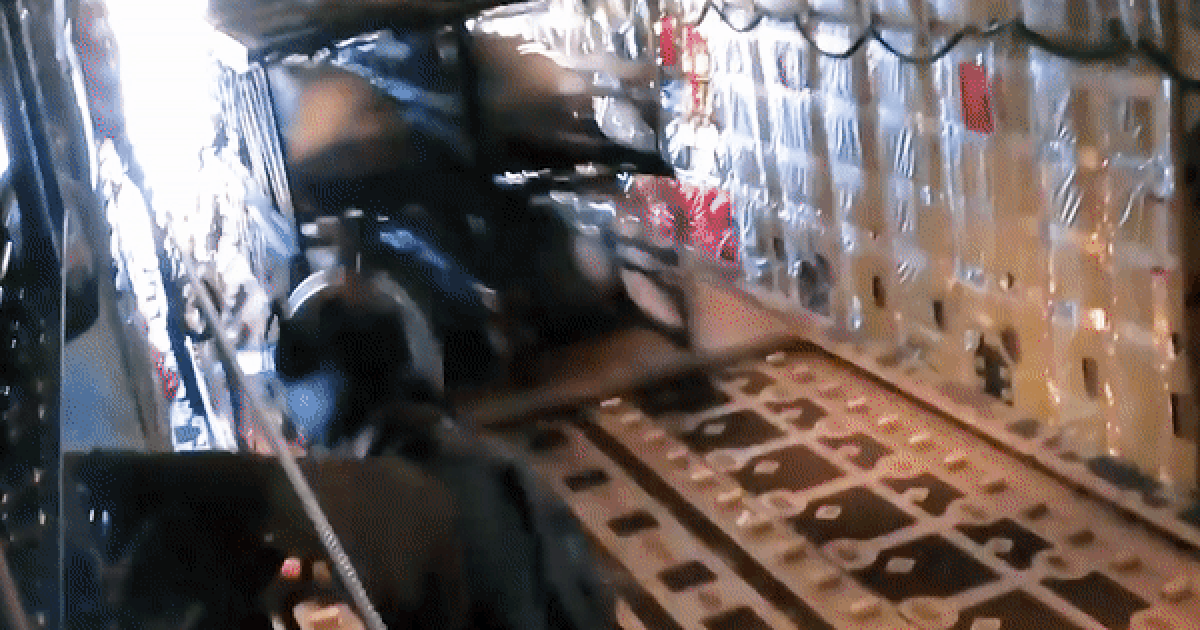 Video: Mỹ công bố hình ảnh thử tên lửa phóng từ thùng hàng có tầm bắn hơn 900km - Tuổi Trẻ Online