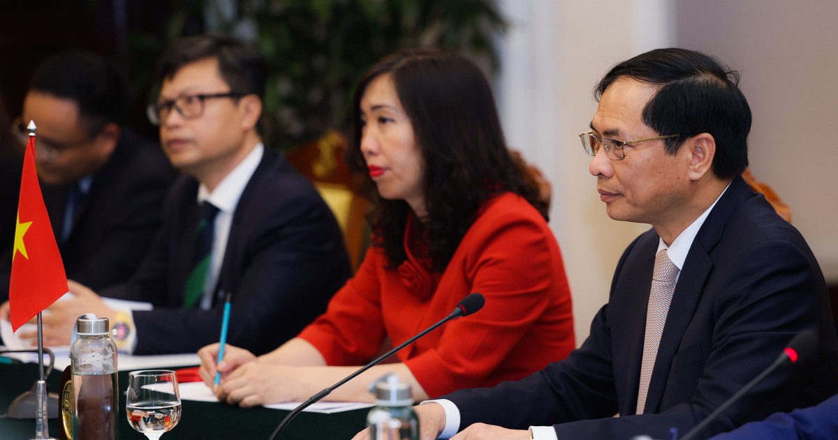 Việt Nam có lập trường nhất quán trong vấn đề Ukraine - Tuổi Trẻ Online