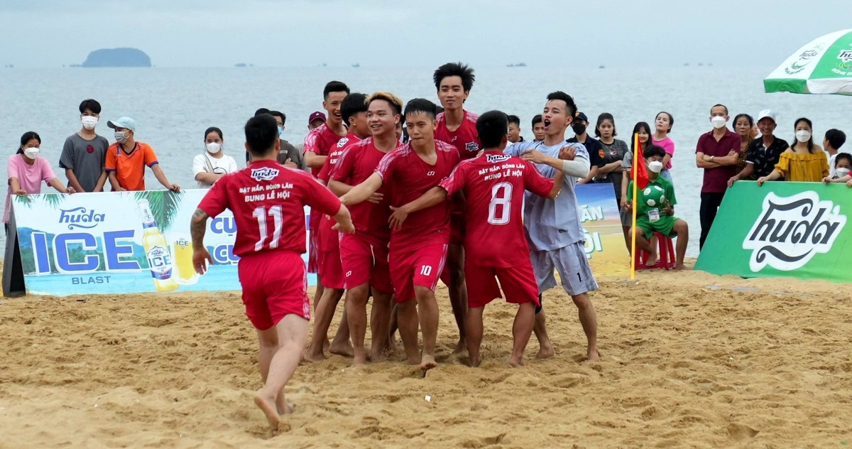 Sôi động cùng 'Lễ hội Bóng đá bãi biển Huda 2022' tại Thiên Cầm - Hà ...