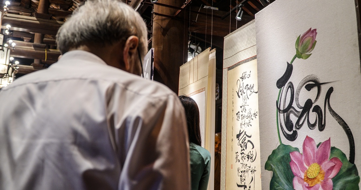Tình yêu tiếng Việt đã kết nối thư pháp và graffiti - Tuổi Trẻ Online