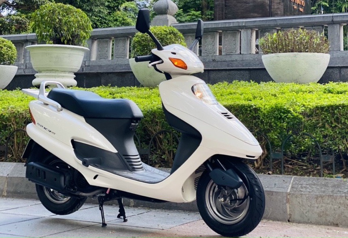 Honda Spacy 14 năm tuổi, chạy 6.000 km vẫn có giá hơn 100 triệu đồng ...