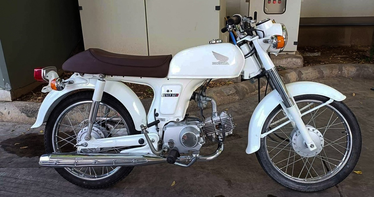 Honda Benly 50S đời 1999, đi hơn 18.000 km vẫn có giá gần 300 triệu ...