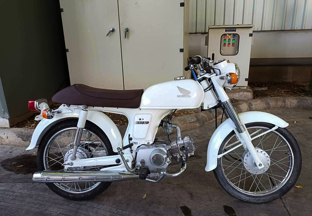 Honda Benly 50S đời 1999, đi hơn 18.000 km vẫn có giá gần 300 triệu ...