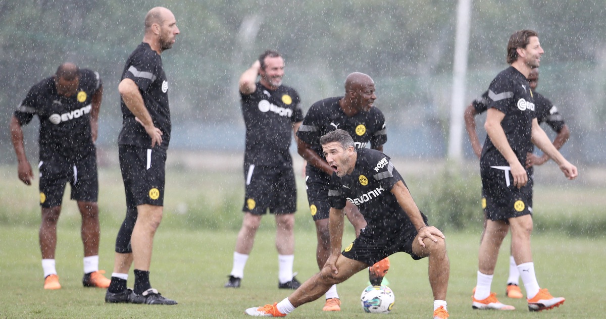 Mưa lớn ngăn đội huyền thoại CLB Dortmund tập luyện trước khi đối đầu ...