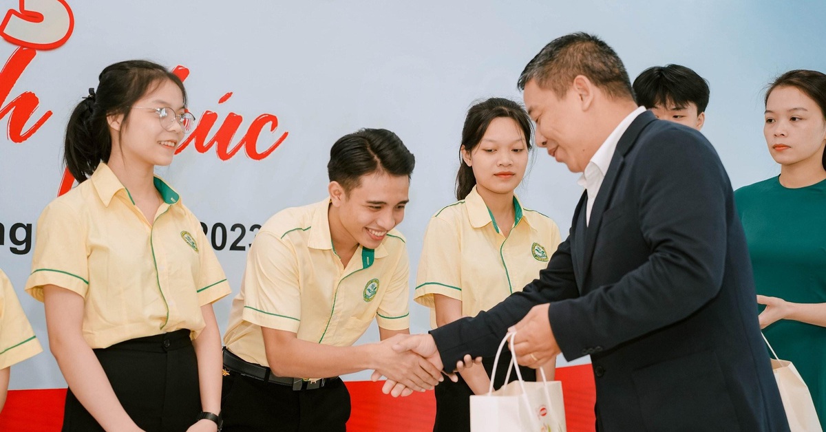 Acecook Happy Scholarship 2023: Hành trình trao hạnh phúc - Tuổi Trẻ Online