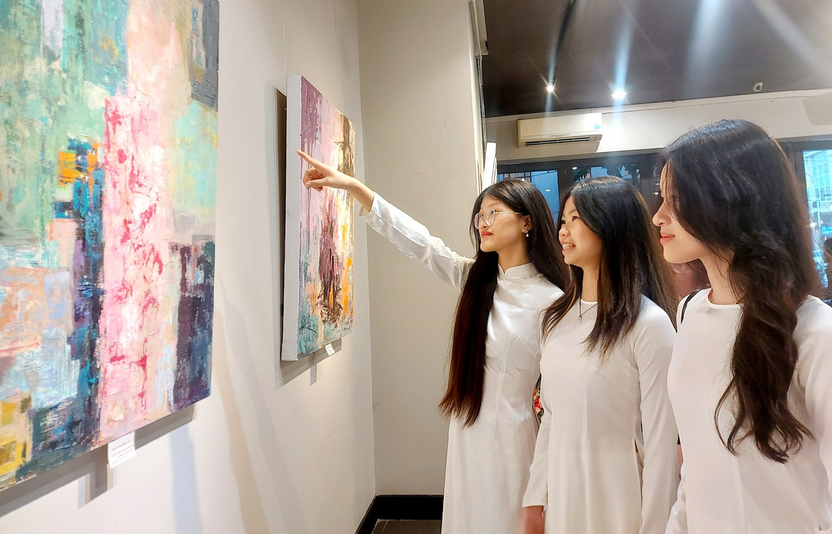 Những dịu dàng trong tranh của nữ họa sĩ từng múa ba lê - Tuổi Trẻ Online