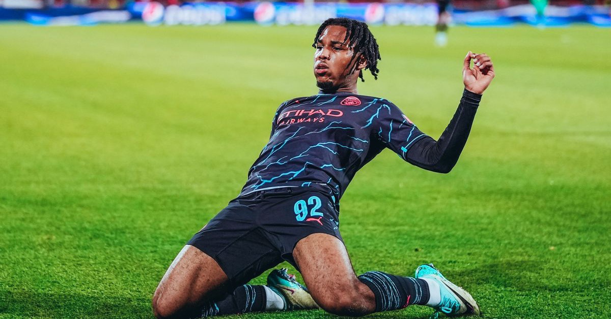 Cậu bé nhặt bóng ngày nào ghi bàn trong trận ra mắt cho Manchester City ...