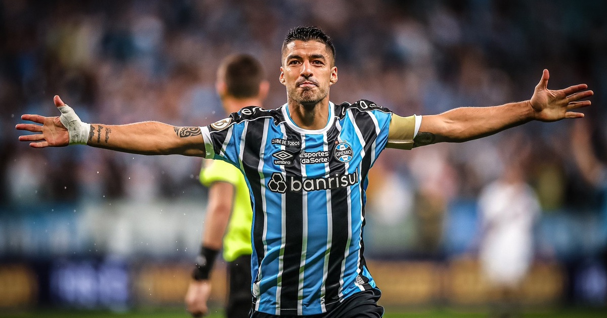 Suarez chạy nước rút từ giữa sân ghi 'siêu phẩm' ở trận cuối cùng cho ...