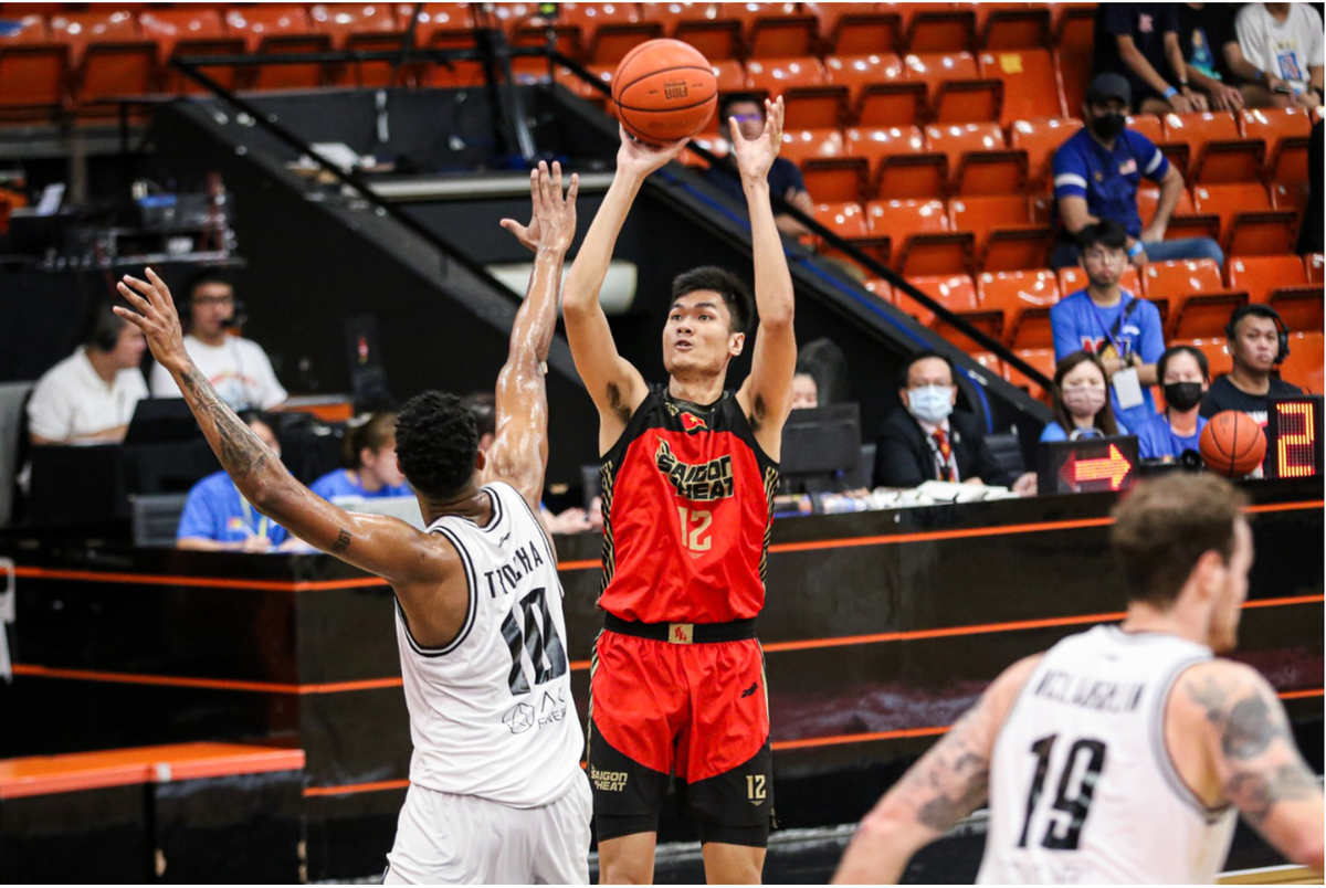 Đội trưởng Saigon Heat ‘đại chiến’ HLV Matt Van Pelt - Tuổi Trẻ Online