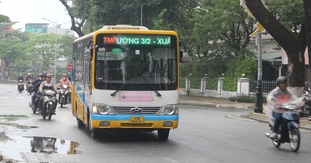 Xe buýt Đà Nẵng được trợ giá vẫn trống lốc - Tuổi Trẻ Online