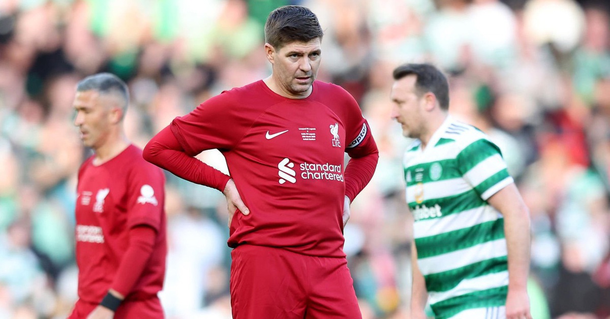 Đá từ thiện, Steven Gerrard nhận ‘mưa’ chai lọ - Tuổi Trẻ Online