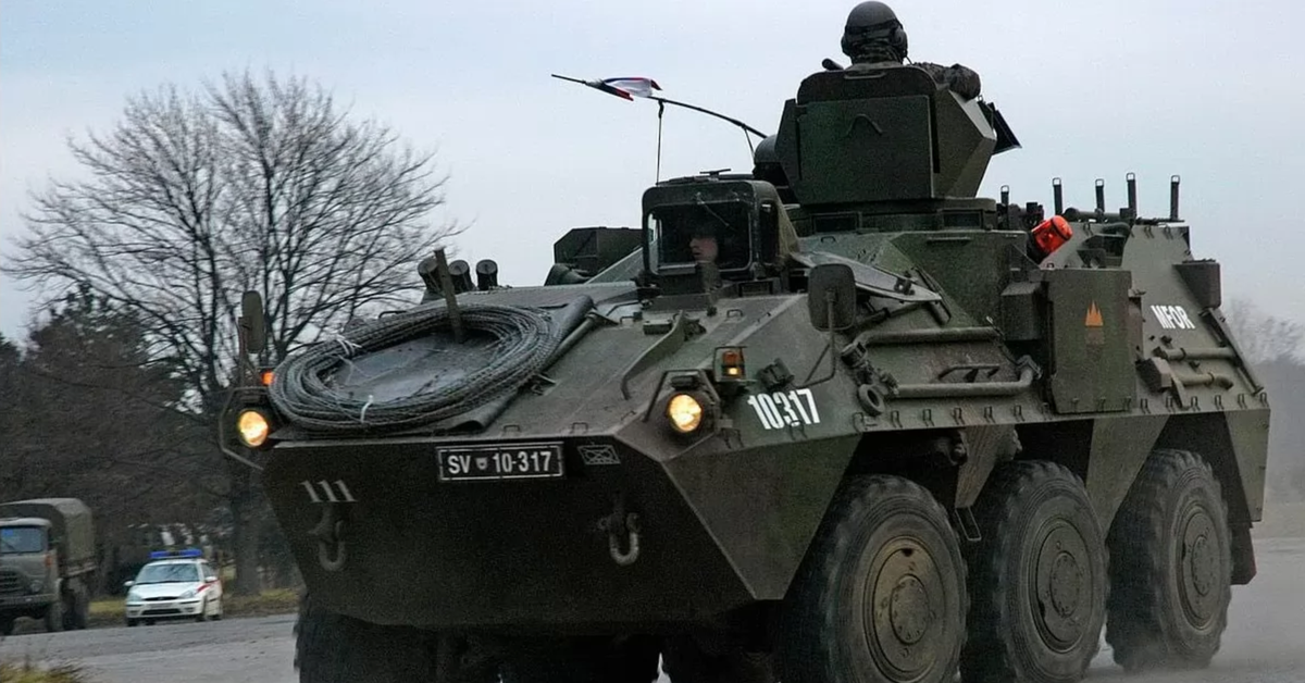 20 xe bọc thép chở quân được chuyển bí mật vào Ukraine - Tuổi Trẻ Online