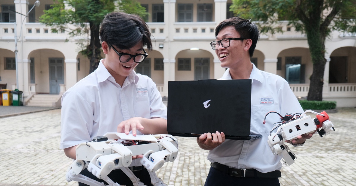 Học sinh chế tạo robot cứu hộ nhận giải quốc tế - Tuổi Trẻ Online