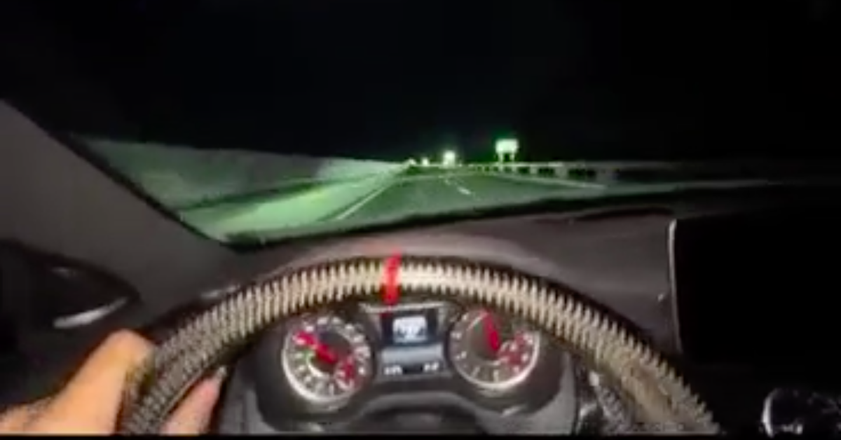 Thanh niên tung clip phóng xe 210km/h trên cao tốc Mỹ Thuận - Cần Thơ - Tuổi Trẻ Online