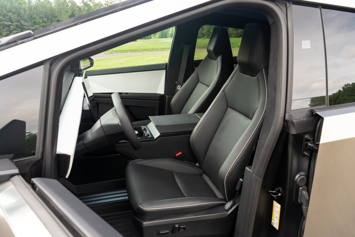 Tesla Cybertruck đầu tiên về Việt Nam: Là bản 'tiên phong', giá dễ ...