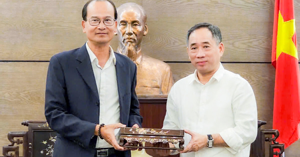 Kỷ vật của vua Hàm Nghi được con cháu tặng lại cho Huế và Quảng Trị ...