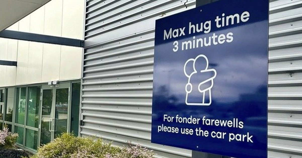 Chia tay ở sân bay, làm sao cho phải phép? - Tuổi Trẻ Online