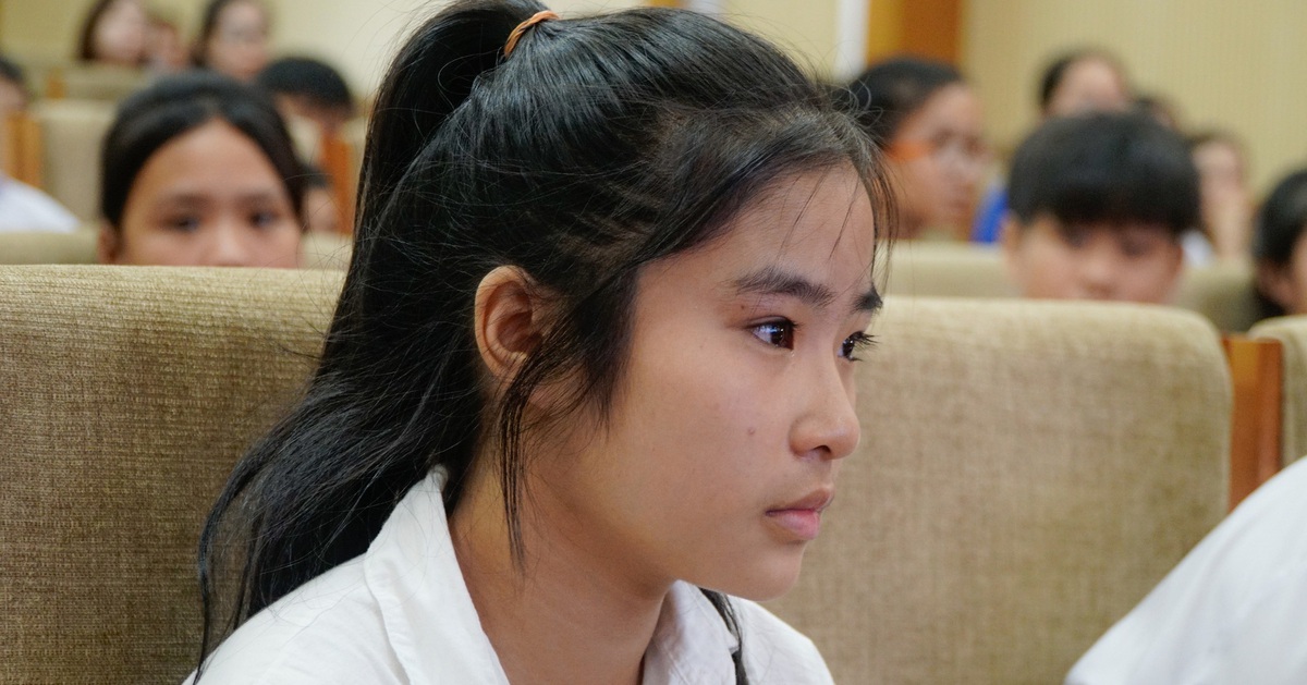 'Sách vở ném lên lò gạch vẫn còn, nhưng nhà em đã bị lũ cuốn trôi' - Tuổi Trẻ Online