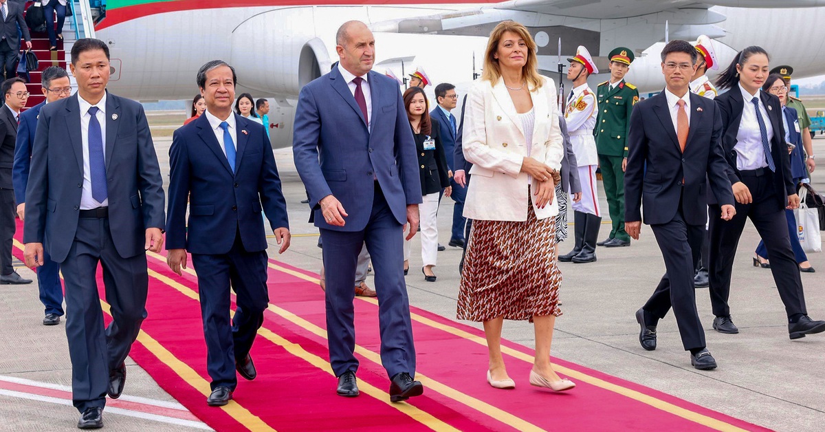 Tổng thống Bulgaria Rumen Radev đến Hà Nội, thăm chính thức Việt Nam - Tuổi Trẻ Online