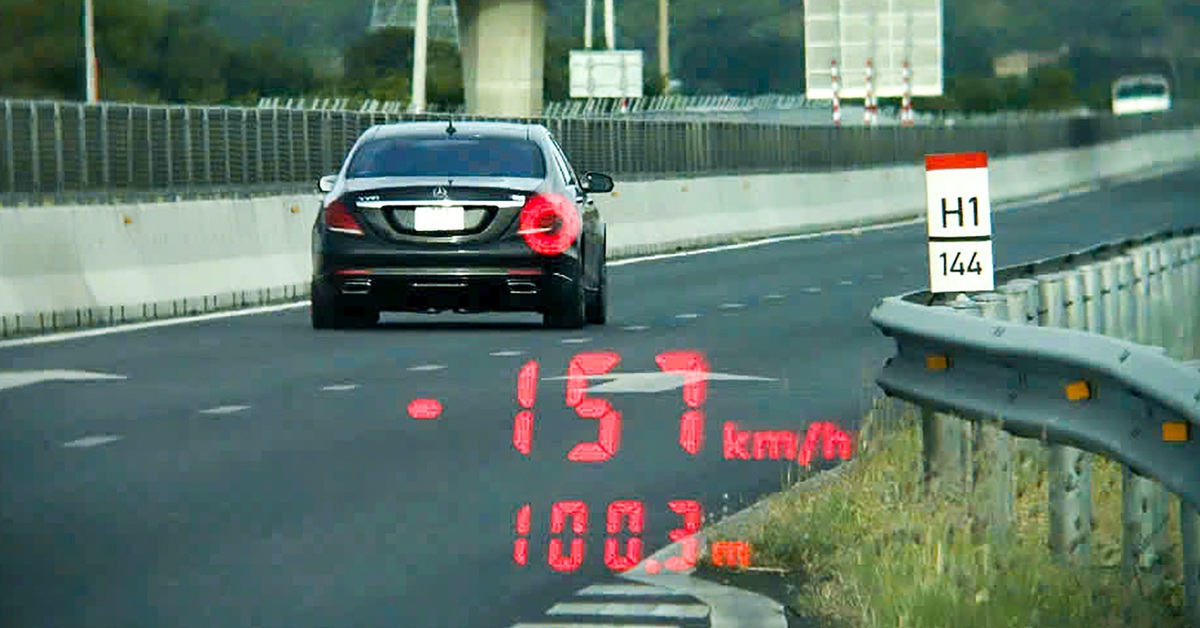Ô tô chạy 157km/h trên cao tốc Vĩnh Hảo - Phan Thiết - Tuổi Trẻ Online