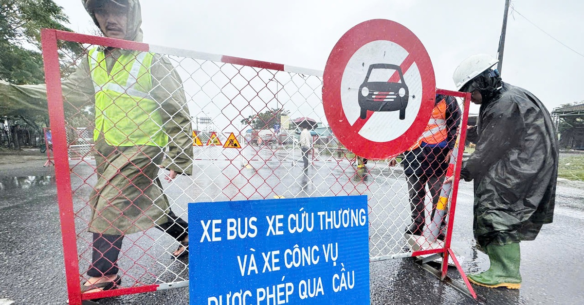 Ngày đầu cấm ô tô để sửa cầu Câu Lâu mới, xe ùn ùn quay đầu - Tuổi Trẻ ...