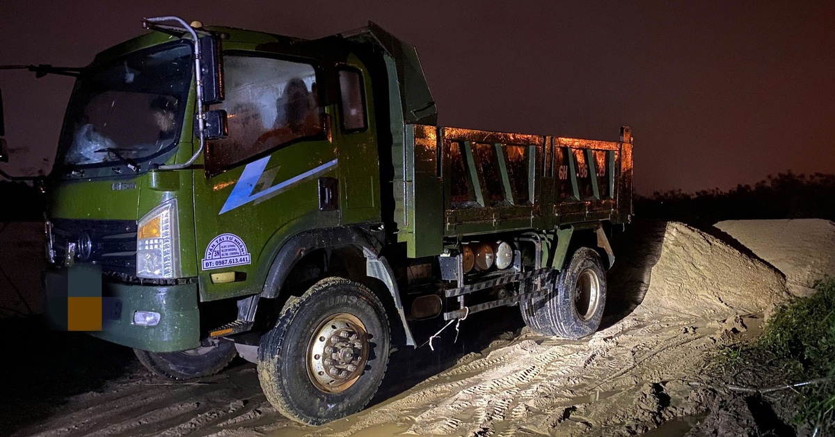 Một đêm, công an bắt 4 vụ mua bán cát trái phép ở sông Trà Khúc - Tuổi ...