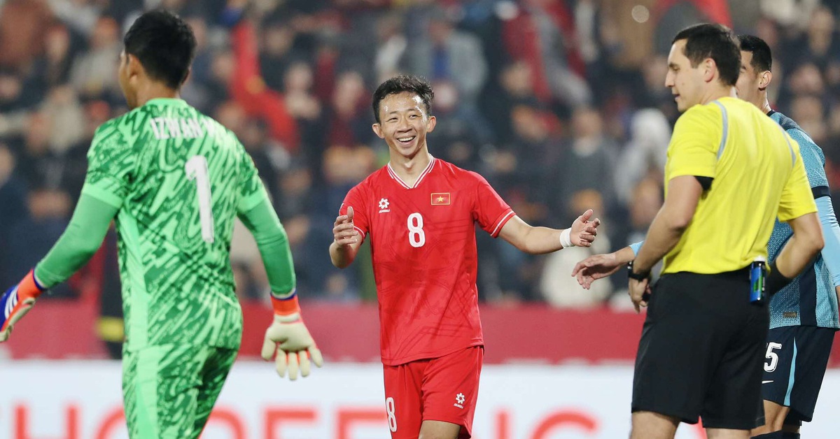 Video: Trọng tài và VAR từ chối 2 bàn thắng trong 20 phút đầu trận Việt ...