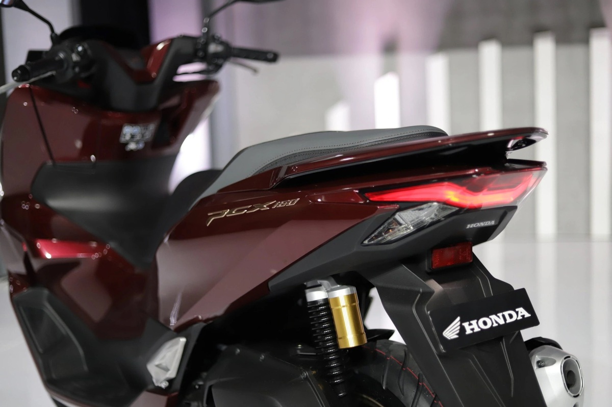 Honda PCX 160 2025 ra mắt: Diện mạo mới, thêm tính năng, động cơ cũ, chờ ngày về Việt Nam - Tuổi ...