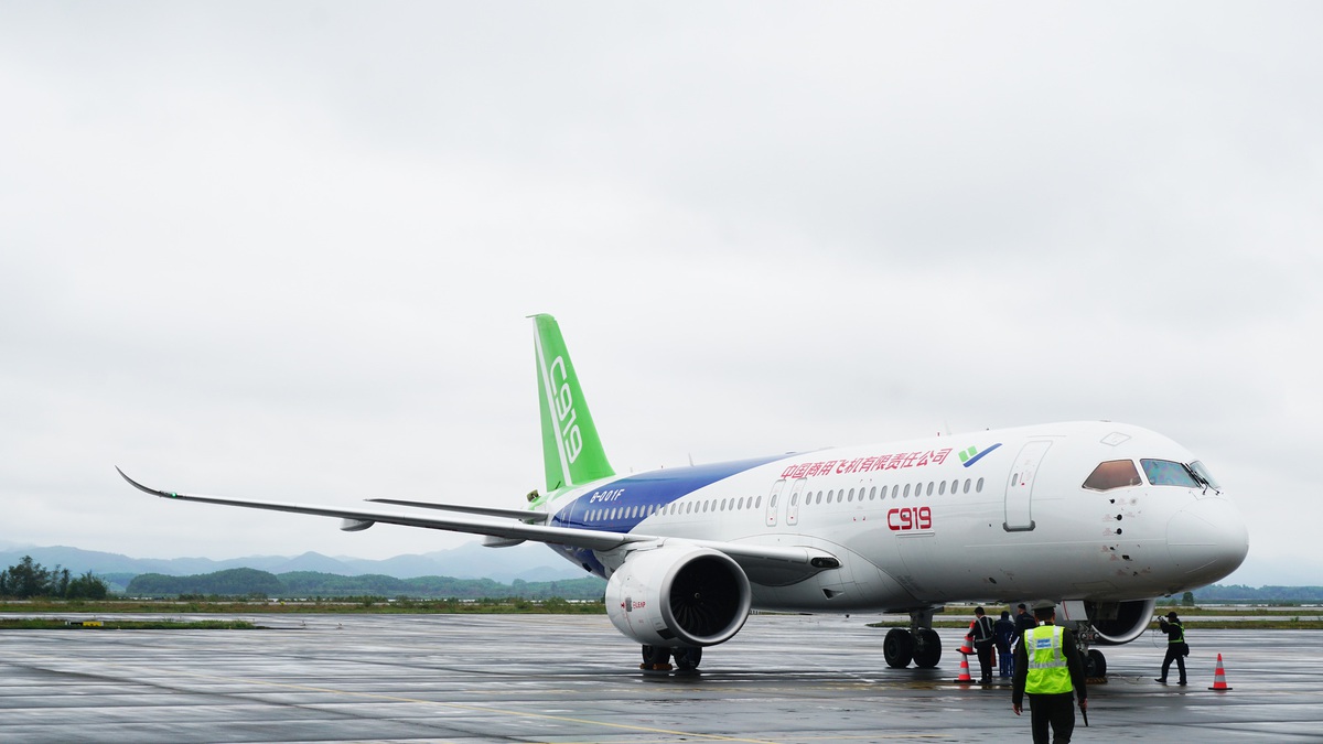 Tin tức sáng 1-3: Máy bay COMAC Trung Quốc sắp trình diễn ở Tân Sơn Nhất - Tuổi Trẻ Online