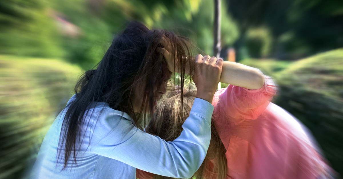 Đánh ghen ầm ĩ: Đâu là điểm dừng giữa cơn sóng giận dữ? - Tuổi Trẻ Online