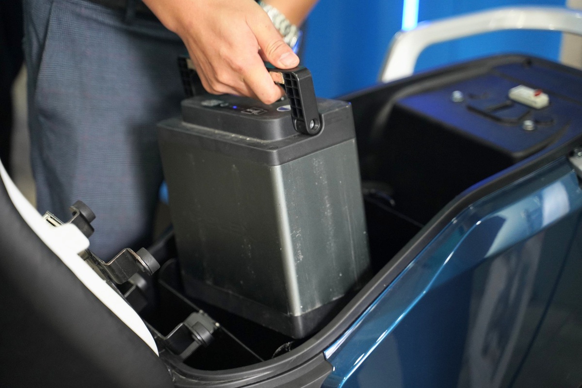 Có trạm đổi pin, khách đi xe máy khỏi lo hết 'điện' giữa đường - Tuổi ...