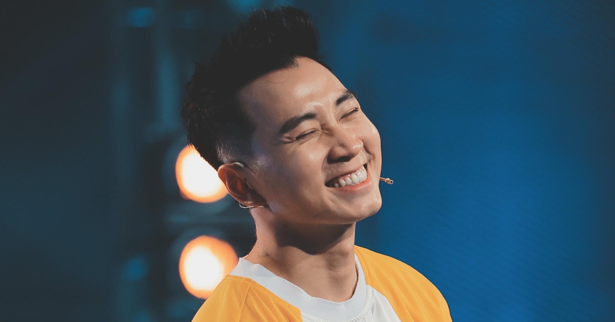 Karik chiêm nghiệm cuộc đời: 'Miệng thì cười còn lưng găm toàn dao ...