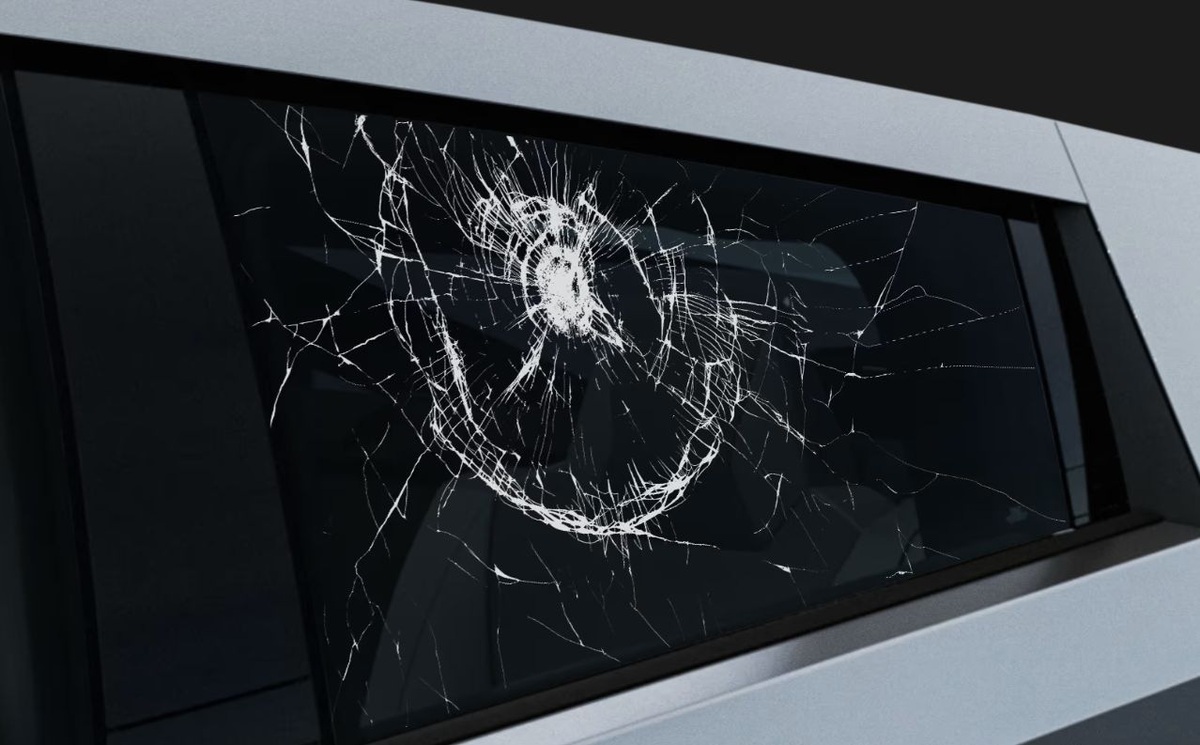 'Nhận Tesla Cybertruck chưa tới 1 ngày, tôi sốc nặng vì vung tay là ...