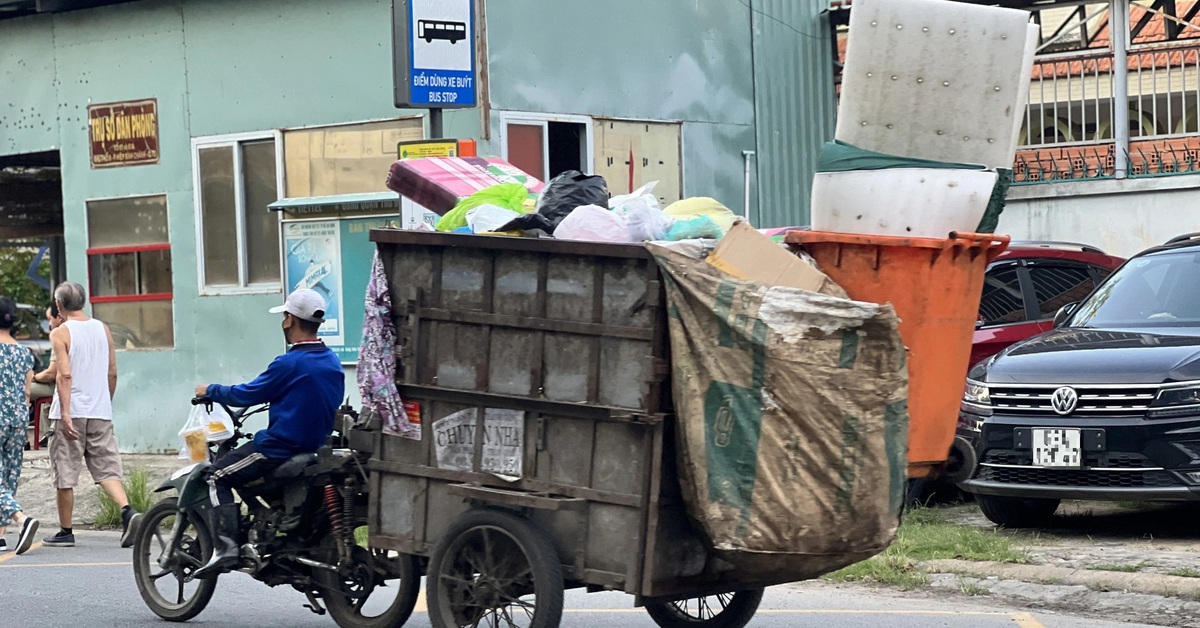 Đề xuất cấm xe rác thô sơ, xe nào vô hẻm gom rác? - Tuổi Trẻ Online