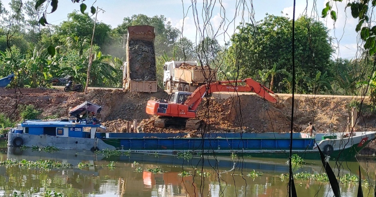 Bùn đất nạo vét ở Long An biến mất: 'Chưa xử lý vì chưa biết vi phạm ...