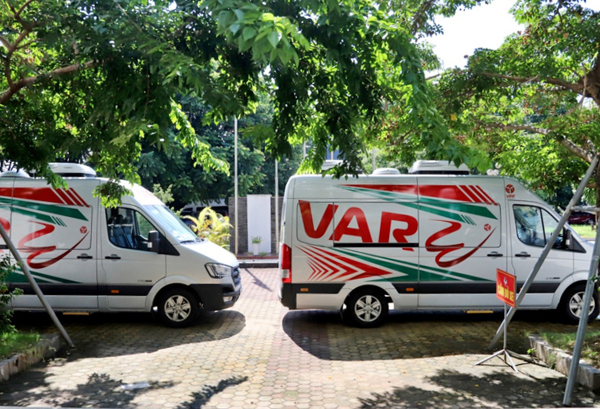 VFF bàn giao 2 xe VAR của FIFA trước thềm V-League 2024-2025 - Tuổi Trẻ ...