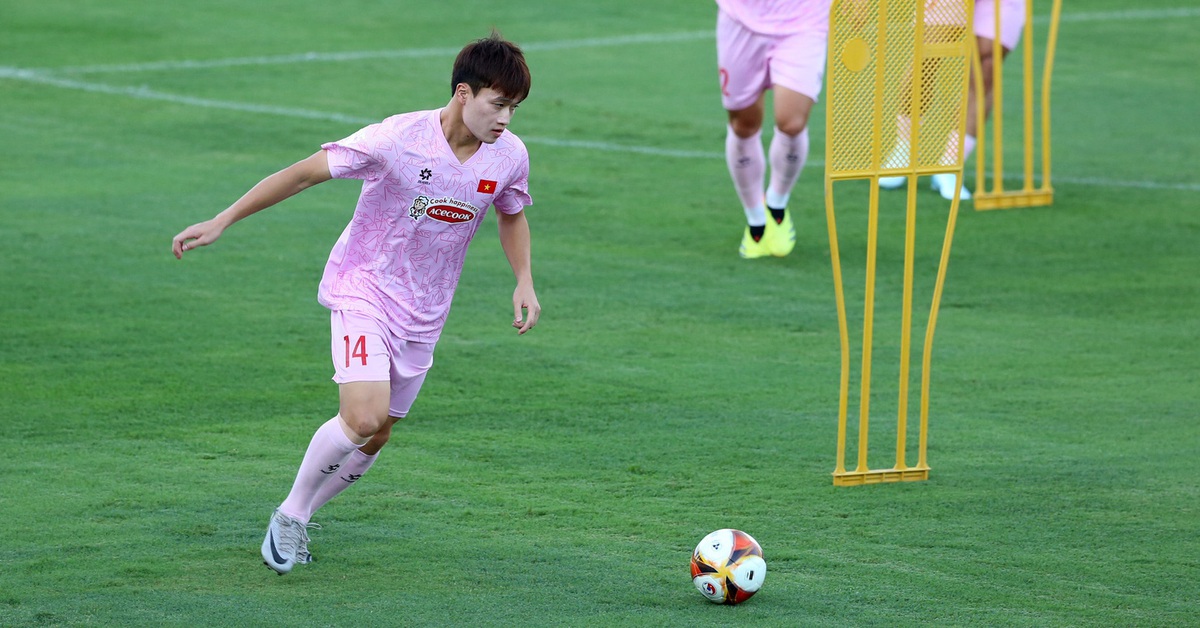 Nguyễn Hoàng Đức hy vọng có thể ghi bàn vào lưới tuyển Nga - Tuổi Trẻ ...