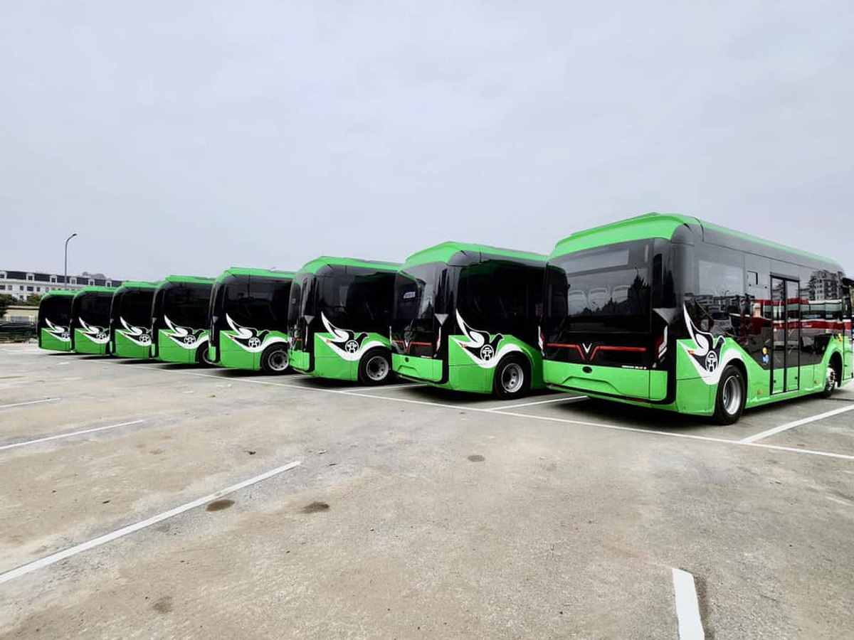 Dàn xe buýt Hà Nội mới có gì: Xe buýt điện VinFast, chở tới 60 người ...