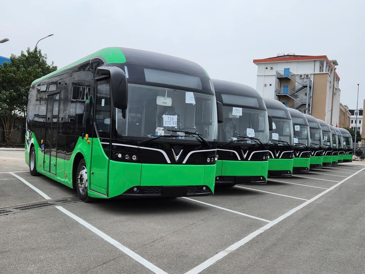 Dàn xe buýt Hà Nội mới có gì: Xe buýt điện VinFast, chở tới 60 người ...