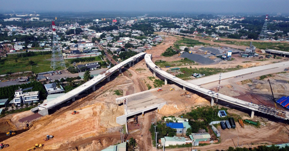 Gần 2 tháng nữa thông xe, hình hài cao tốc Biên Hòa - Vũng Tàu ra sao ...