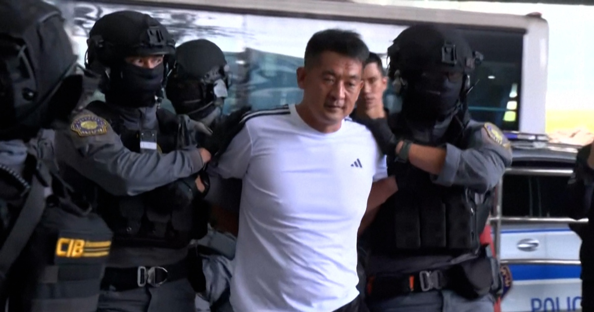 Video cảnh sát Thái Lan áp giải trùm lừa đảo trực tuyến ra sân bay, đưa ...