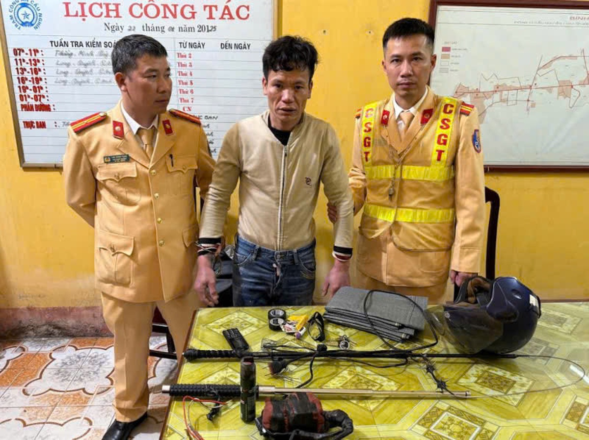 Tên trộm chó liều lĩnh xịt hơi cay làm cảnh sát giao thông bị thương ...