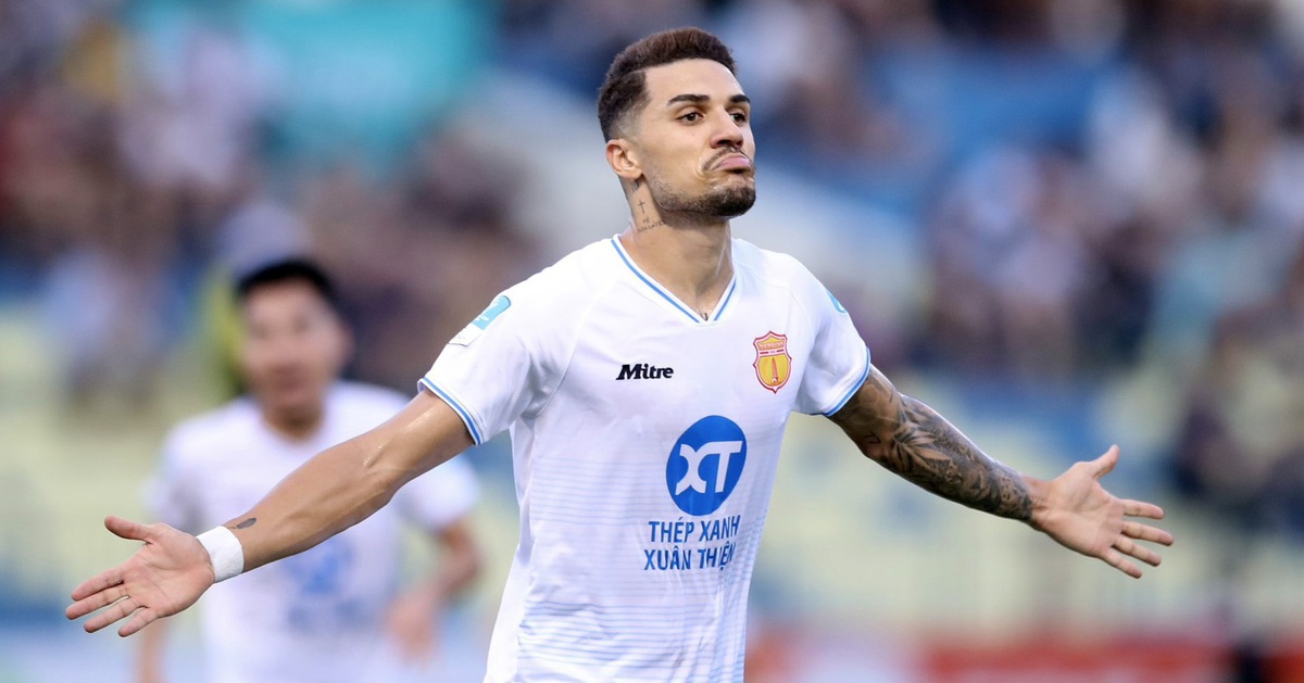 CLB Hà Nội chiêu mộ tiền vệ Hendrio - Tuổi Trẻ Online