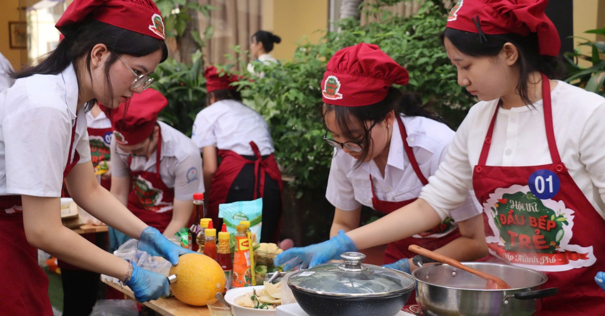 Đau đầu 'cuộc chiến' ngày hè: Cha mẹ sợ con quên bài, con chỉ muốn đi ...