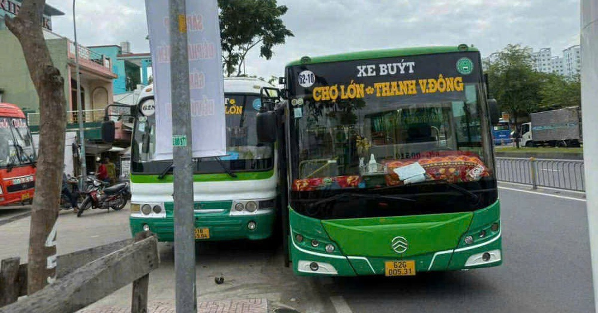 Tạm dừng công việc tài xế xe buýt ép nhau gây tai nạn ở TP.HCM - Tuổi ...