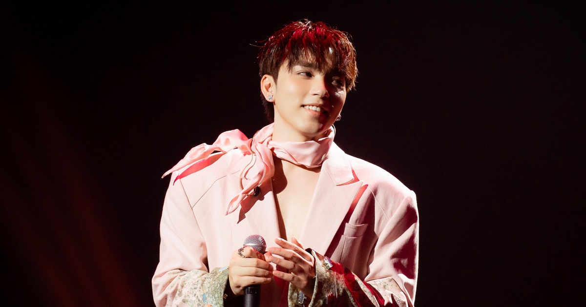 Tạ Hoàng Long đặc cách vào top 13 Tân binh toàn năng, khán giả bảo ...