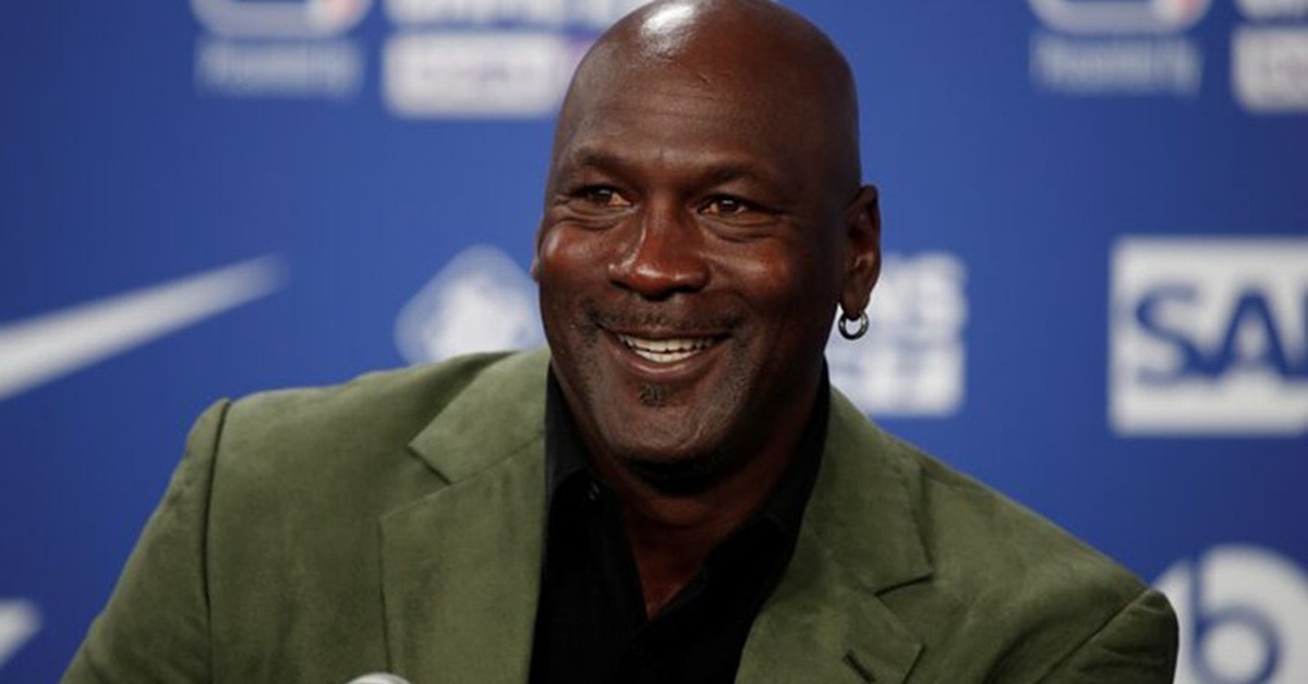 Làm rõ tin đồn Michael Jordan nói nên tước huy chương những người quỳ ...