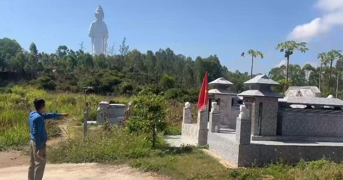 Đất trồng cây lâu năm bị 'phân lô bán mộ' thành khu an táng tự phát ...